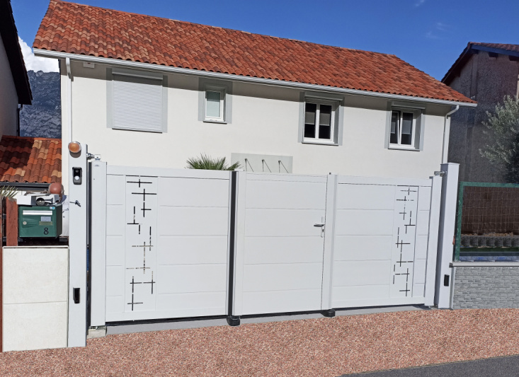 Différences et avantages entre le portail et le portillon